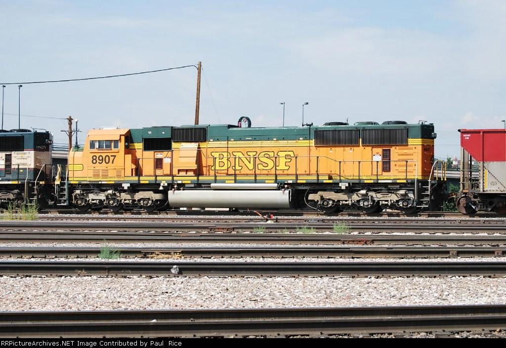BNSF 8907